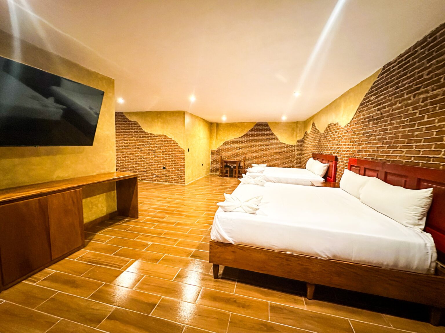 Suite doble con sala y jacuzzi – lesuissespa